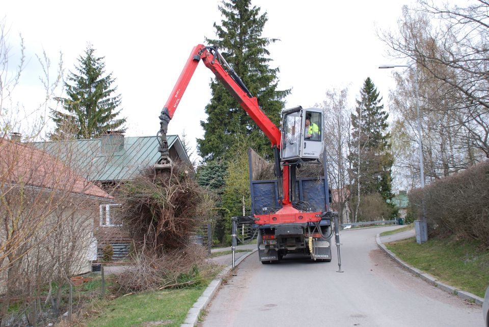 HSY kerää risuja pienkiinteistöiltä Helsingissä toukokuussa | HSY