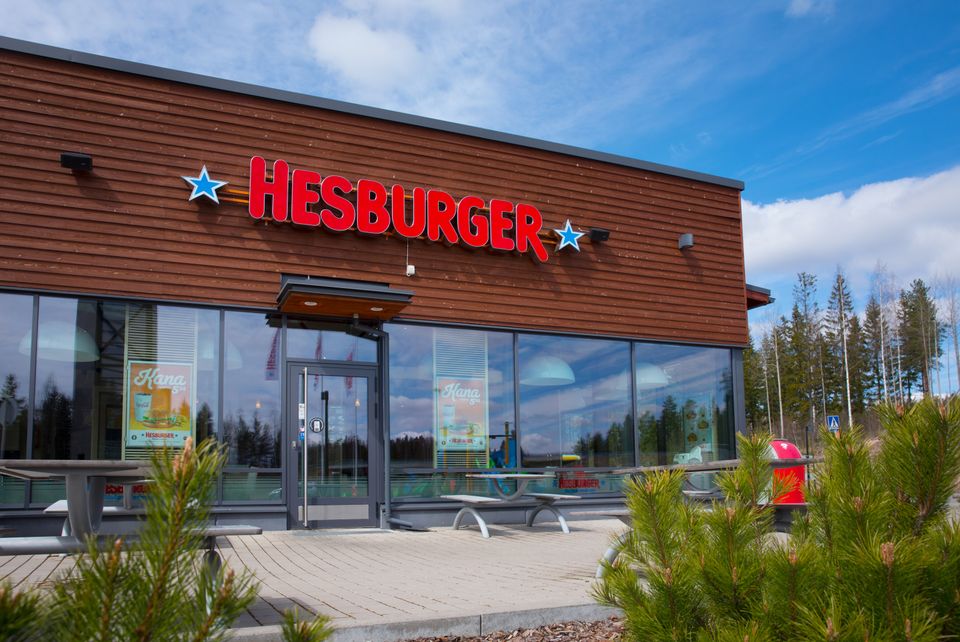 Hesburger valmistaa hampurilaisia aurinkoenergialla | Hesburger
