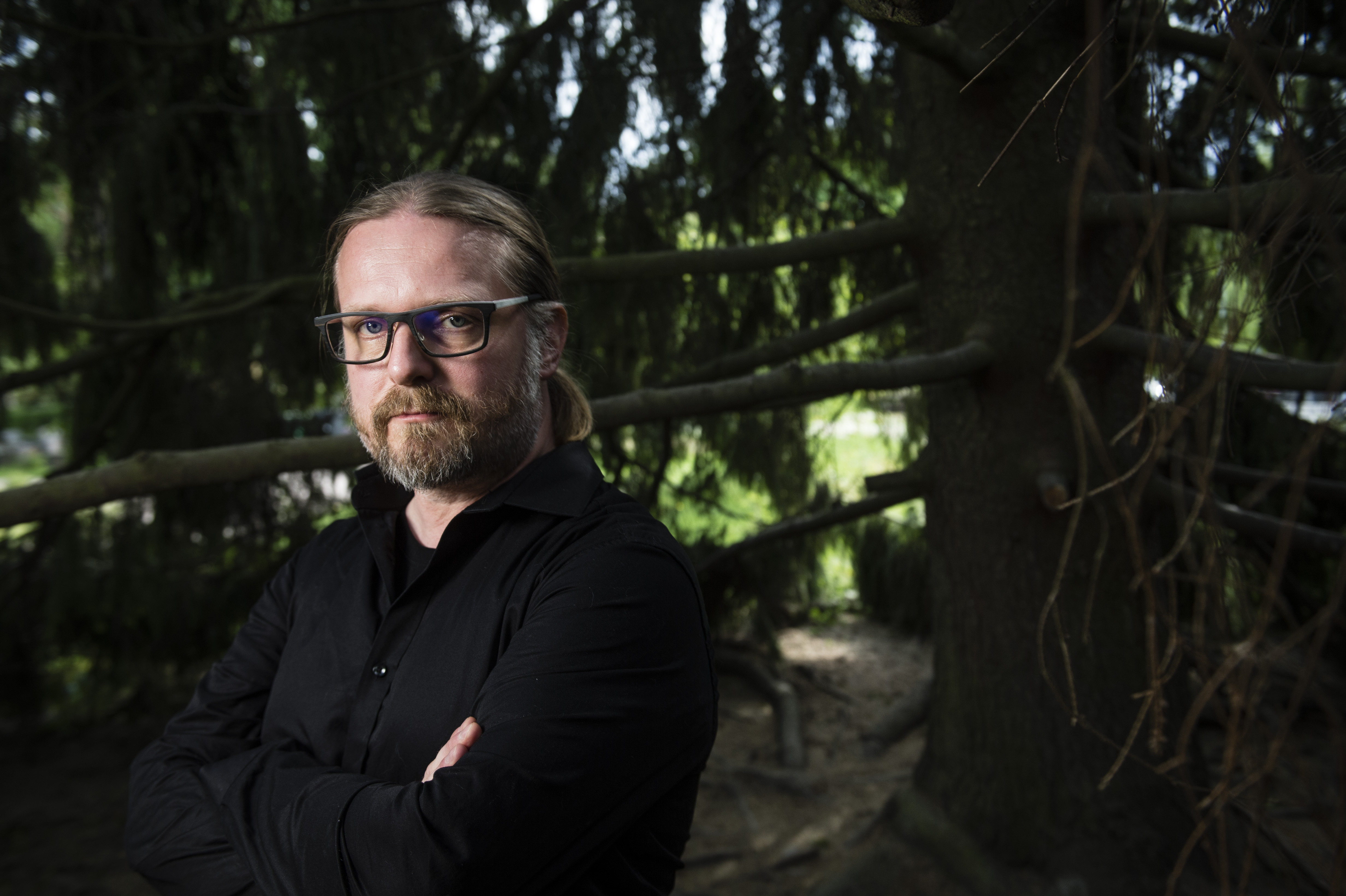 Marko Hautala berättar på stadsbiblioteket om sina skräckhistorier ...