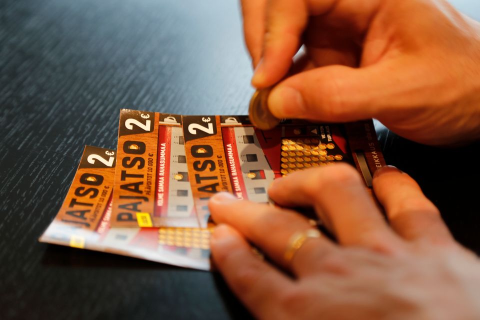 Pajatso palaa nyt raaputusarpana - yhdeksän tarinaa takavuosien ...