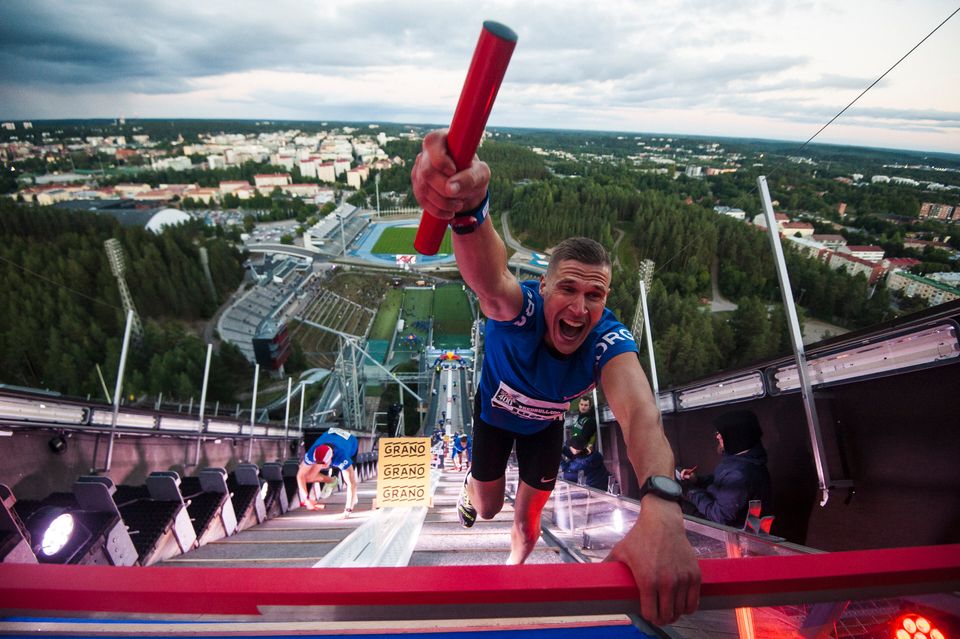 Red Bull 400 -ylämäkijuoksukilpailun kisaajilla edessä hapokas nousu ...