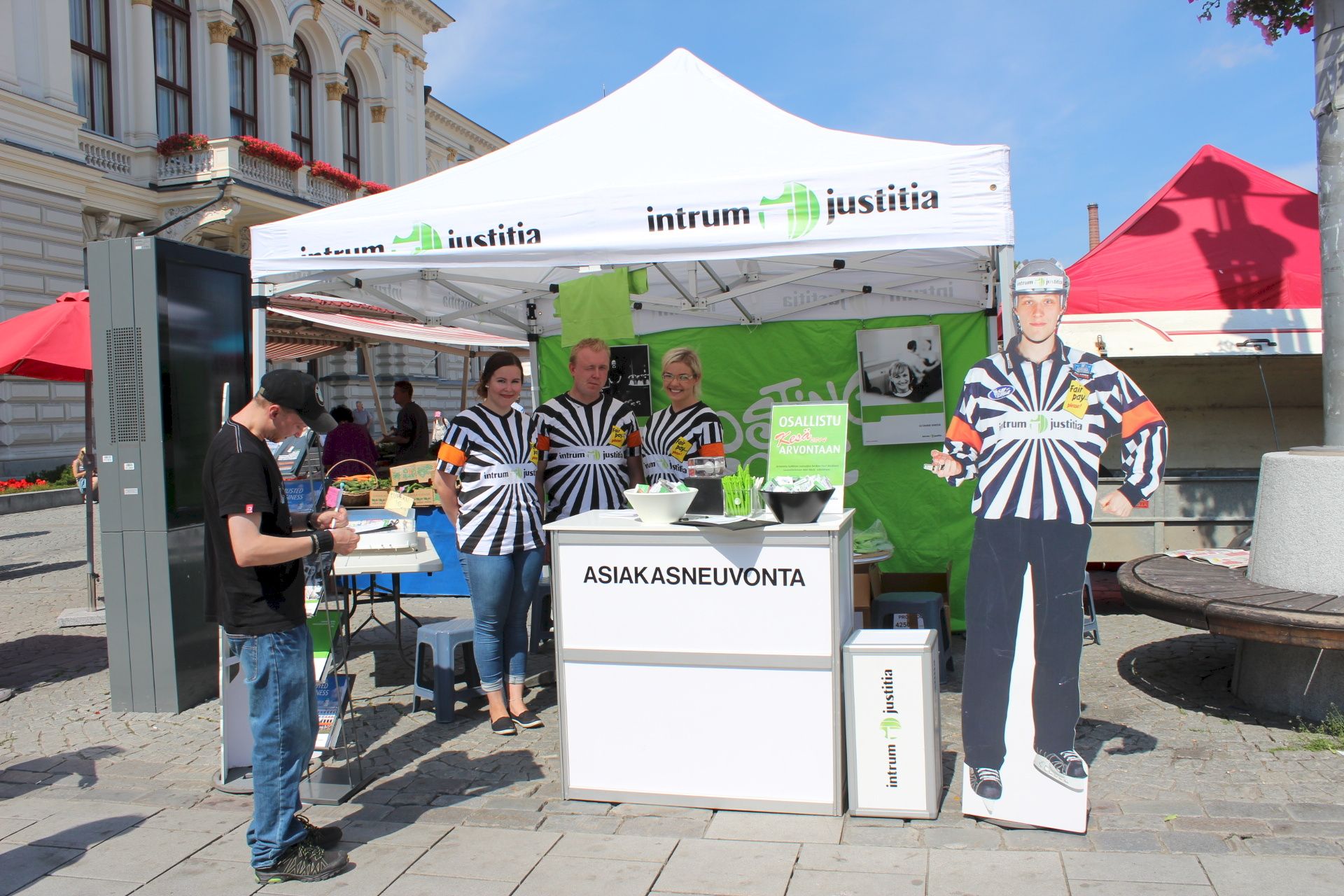 Velkaneuvontaa Tampereen keskustorilla 5.6. | Intrum Oy