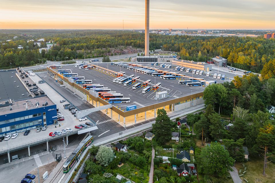 Ruskeasuon varikko tarjoaa nykyaikaiset tilat raitiovaunujen ...