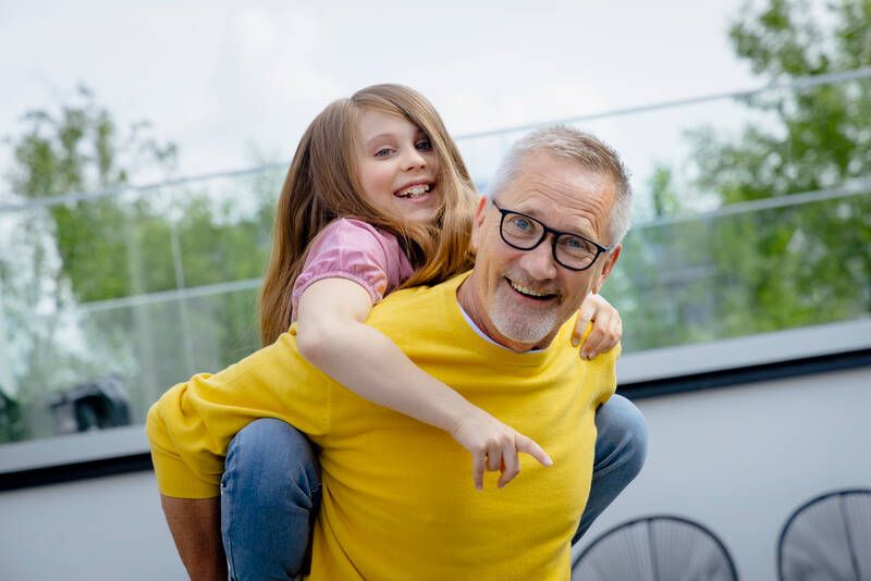 Aiempaa harvemmalla pienellä lapsella on ikioma puhelin | DNA Oyj