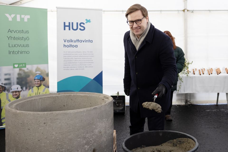 Salvia-rakennuksen peruskivi muurattiin Meilahdessa | HUS