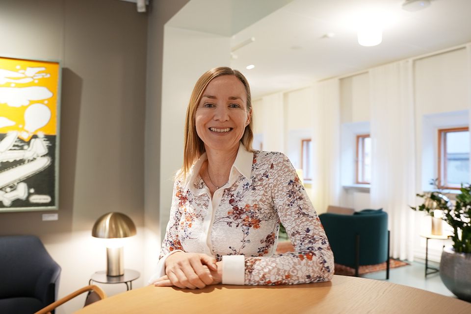 Suomalaisyhtiöiden johtoa kouluttava Elizabeth Stephens: Nämä asiat ...