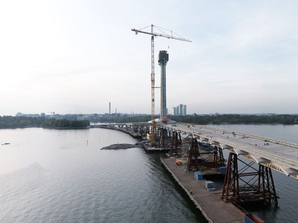 Kruunuvuorensillan pyloni saavutti sadan metrin korkeuden | Helsingin ...