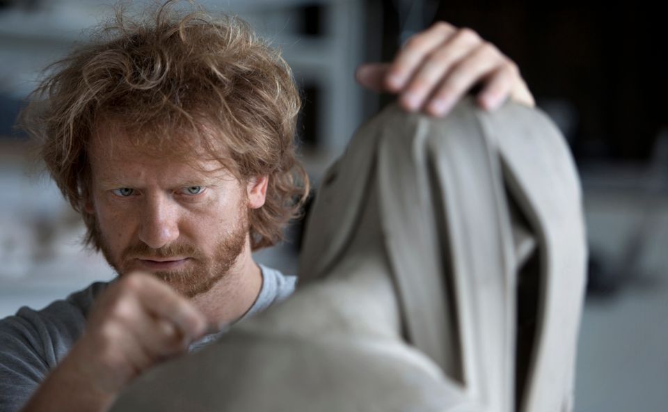 Salaperäiset sammaljätit valtaavat Lasipalatsin aukion – Amos Rexin ...