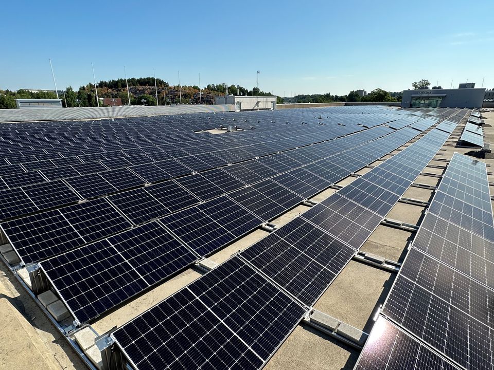 Prisma Viikin katolla käynnistyi valtava aurinkovoimala | HOK-Elanto