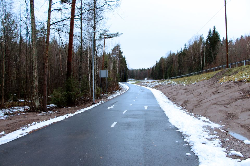 Maantien 140 jalankulku- ja pyöräilyväylä kunnostettiin Vantaan ...