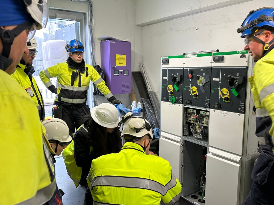 Helen Sähköverkko ja Schneider Electric kirittävät haitallisen SF6 ...