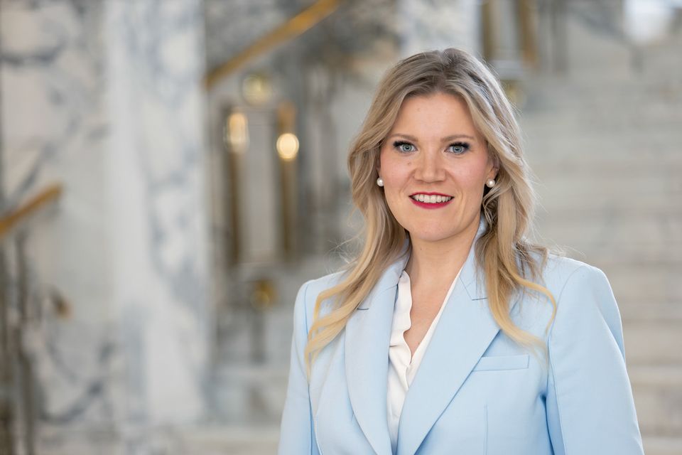 Kokoomuksen Sofia Vikman: Suvivirsi on osa suomalaista kulttuuriperintöä - saa laulaa kouluissa ...