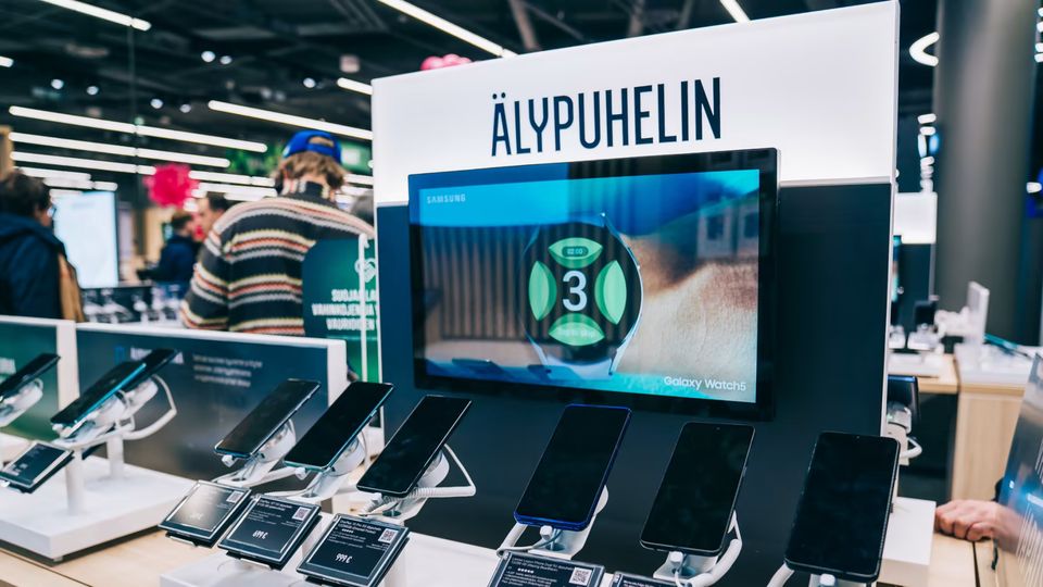 Tässä ovat Gigantin joulukuun ja koko vuoden 2022 myydyimmät puhelimet: Samsungin A-sarja ja ...