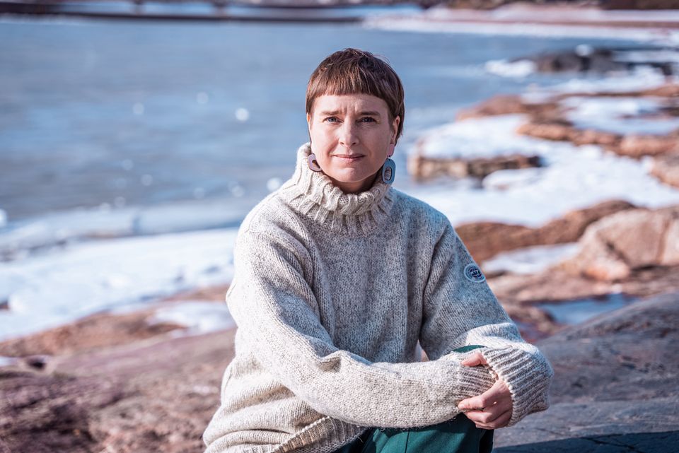 Tiina Taipale kirjoitti esikoisromaanin synteettisistä kumppaneista ...