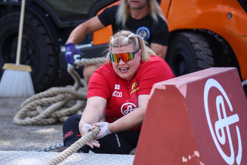 Salla Romo Suomen vahvin nainen – miesten sarjoissa voittoihin Severi ...