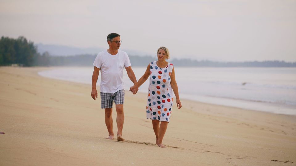 Perheensä tsunamissa menettäneet Liisa ja Gerts palaavat ensimmäistä ...