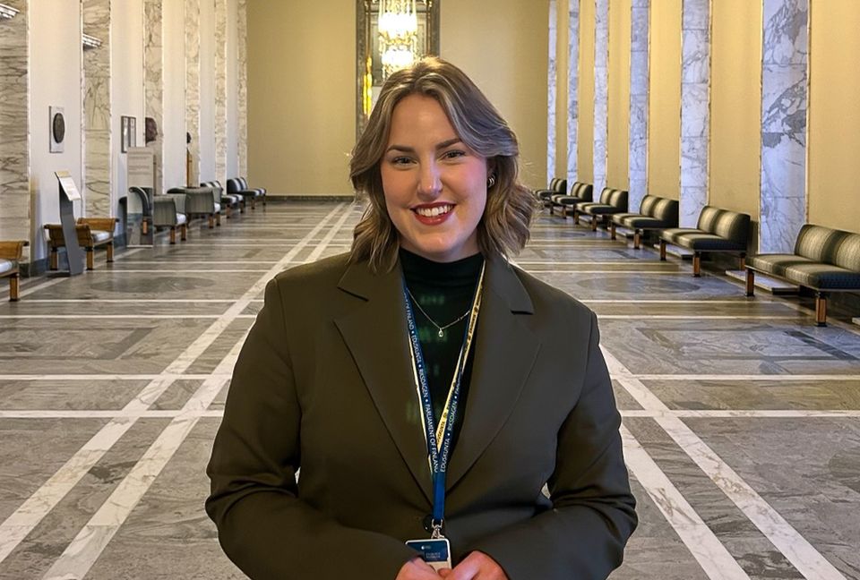 Josephine Sundqvist ministeri Strandin uudeksi eduskunta-avustajaksi ...